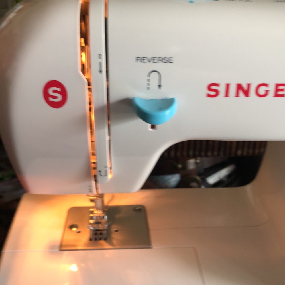 Singer Simple Sewing Machine - Gem